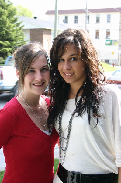 Jessica Jolin et Martine Bérubé tiennent un razothon au Tournesol de ...