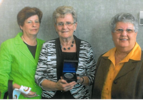 Médaille du Lieutenant-gouverneur à Eileen Perkins
