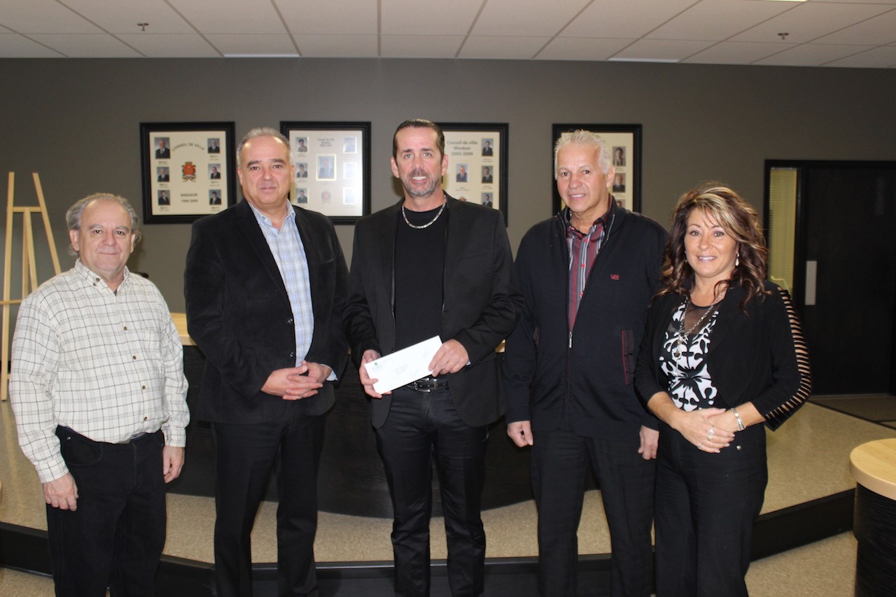 Un encouragement monétaire au propriétaire du Dollar Import