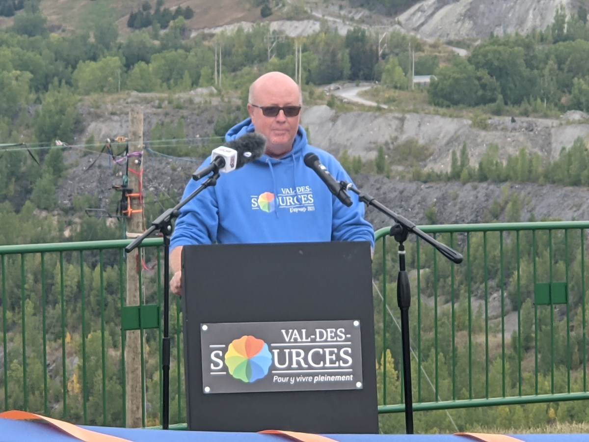 La Place de la Traversée inaugurée à Val-des-Sources